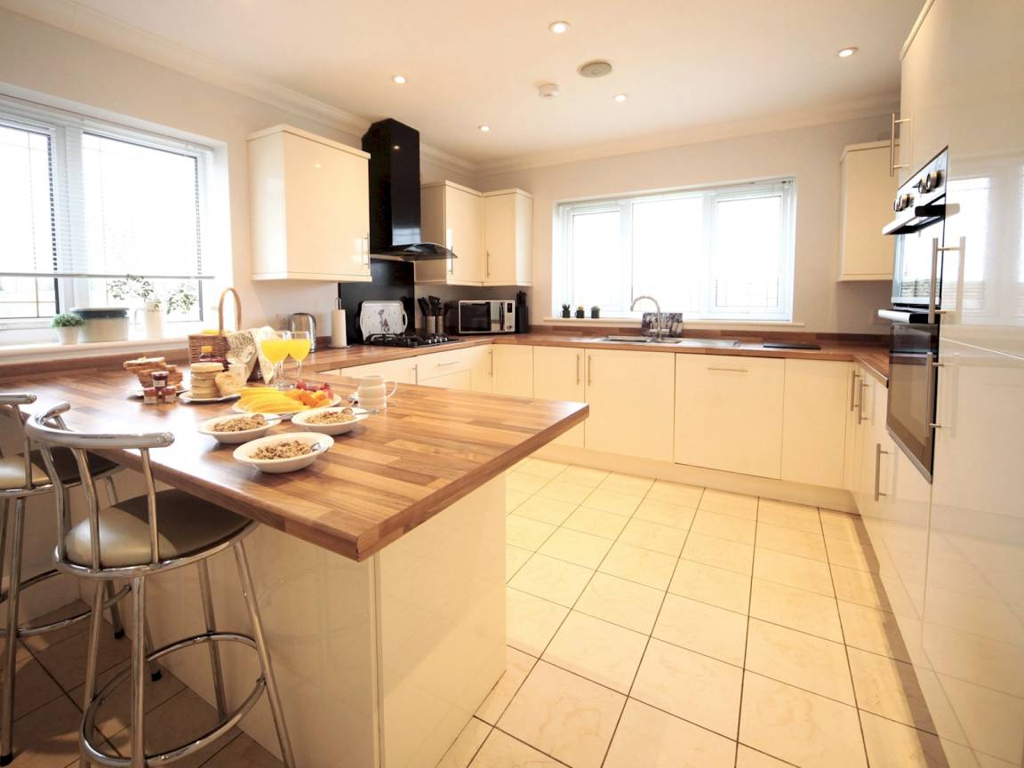 149 M² House ∙ 5 Bedrooms ∙ 11 Guests - Bangor
