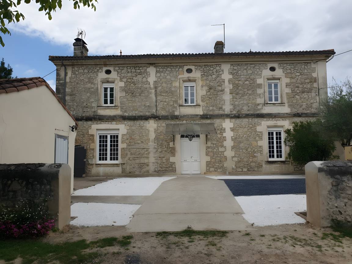 230 M² Maison De Vacances ∙ 5 Chambres ∙ 10 Personnes - Léognan