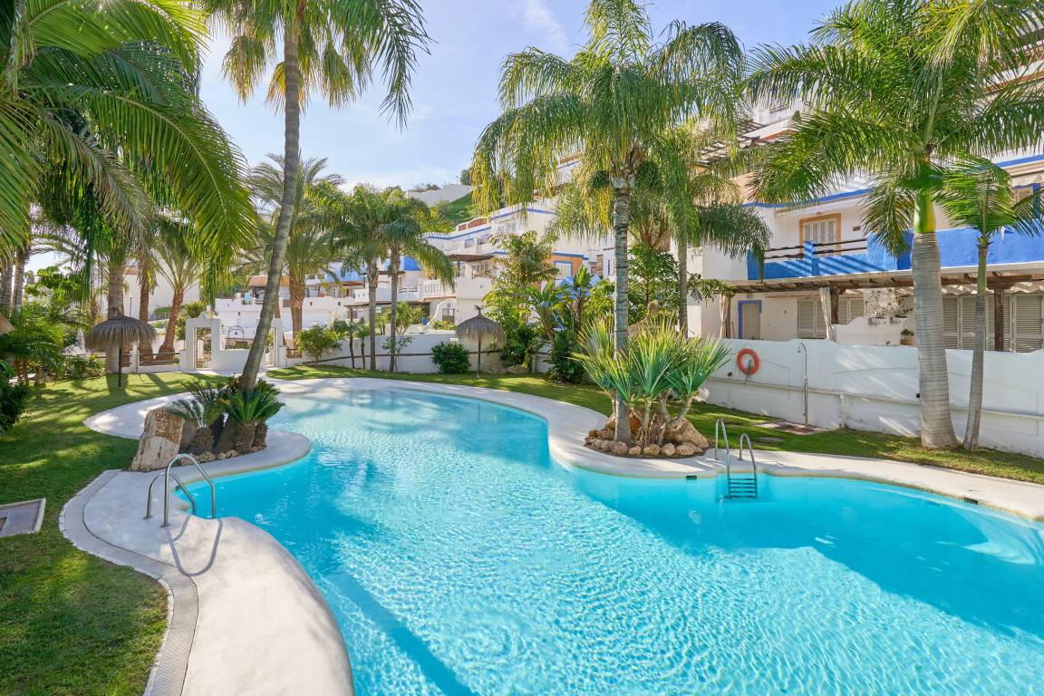 100 M² Apartamento ∙ 3 Habitaciones ∙ 6 Huéspedes - Almuñécar