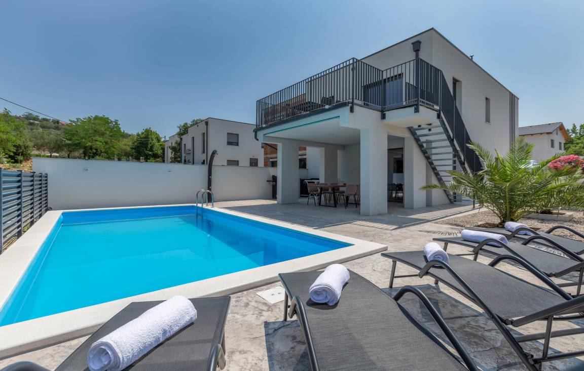 350 M² House ∙ 4 Bedrooms ∙ 10 Guests - Trieste