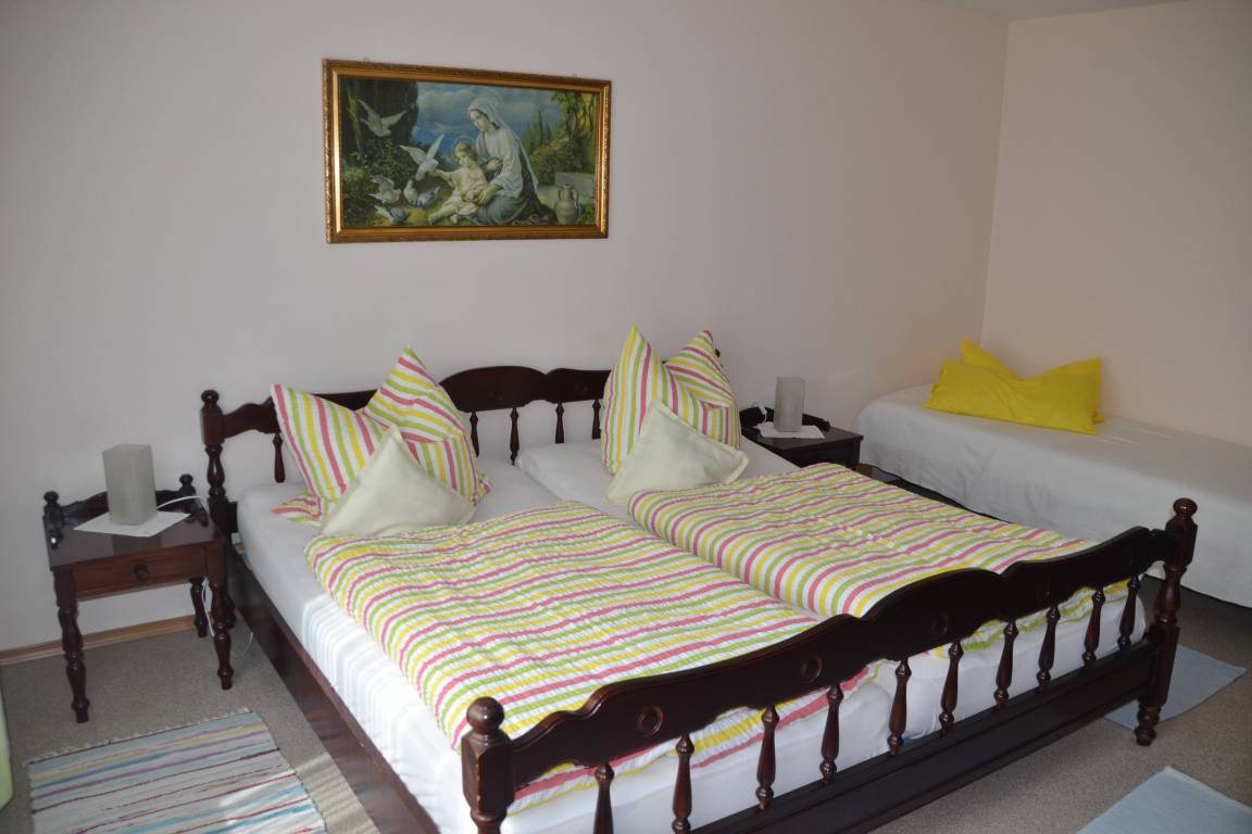 95 M² Ferienwohnung ∙ 2 Schlafzimmer ∙ 5 Gäste - Regenstauf