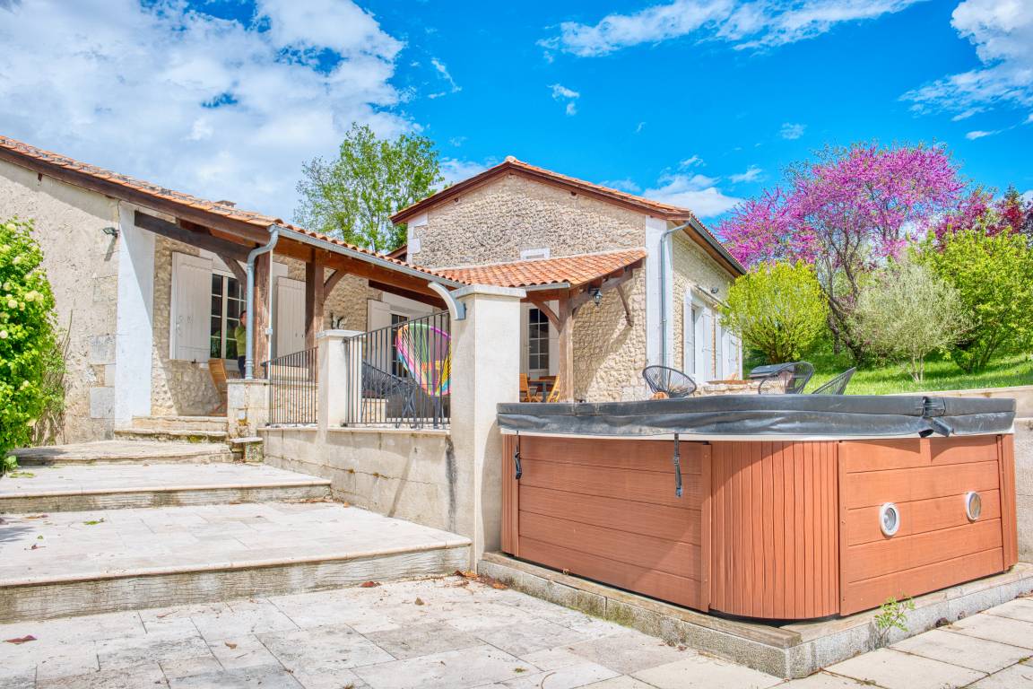 130 M² Maison De Vacances ∙ 3 Chambres ∙ 6 Personnes - Aubeterre-sur-Dronne