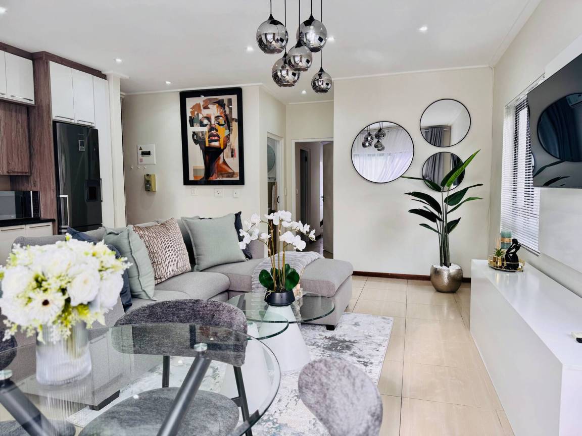 100 M² Apartment ∙ 2 Bedrooms ∙ 4 Guests - Muldersdrift