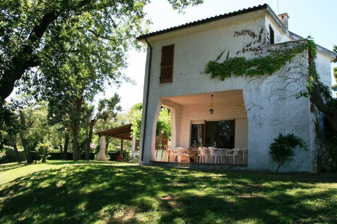 Villa ∙ 6 Bedrooms ∙ 9 Guests - Sirolo