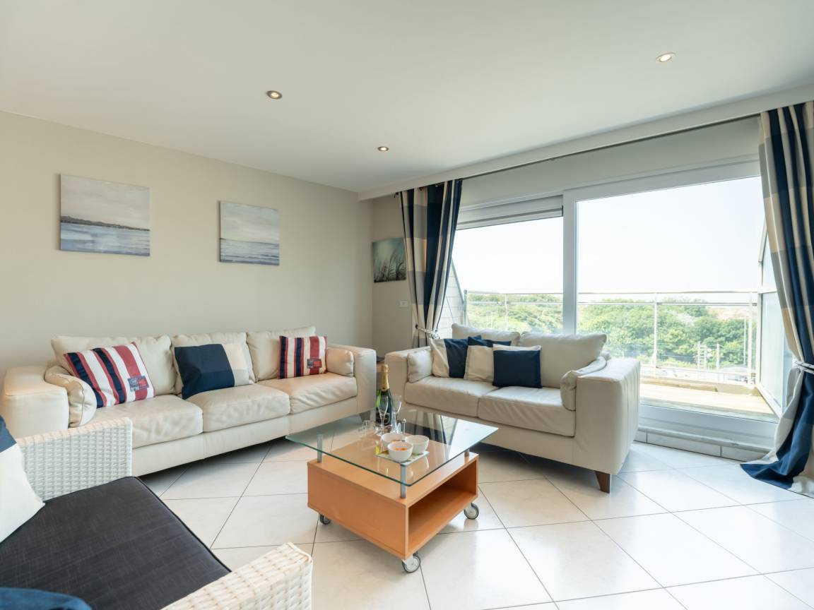 135 M² Appartement ∙ 3 Slaapkamers ∙ 6 Gasten - Bredene