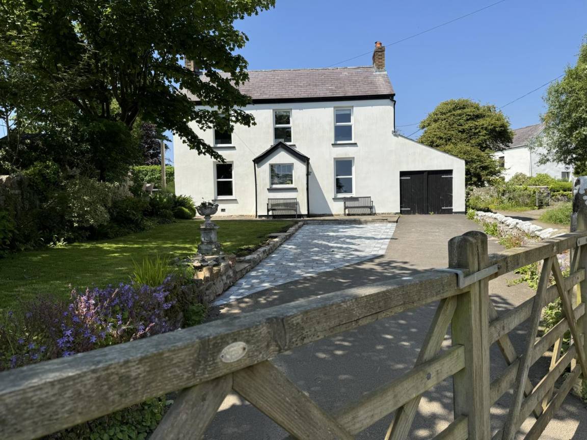 Cottage ∙ 5 Bedrooms ∙ 8 Guests - Rhossili