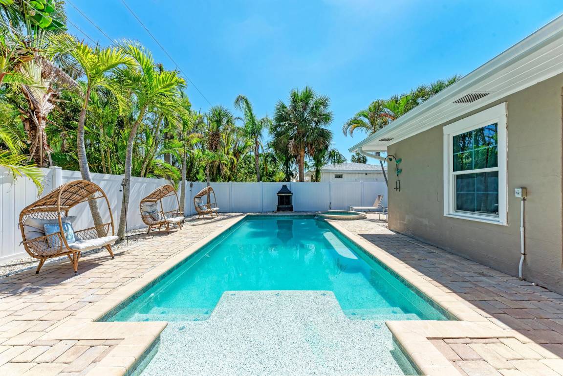 House ∙ 2 Bedrooms ∙ 6 Guests - Holmes Beach, FL