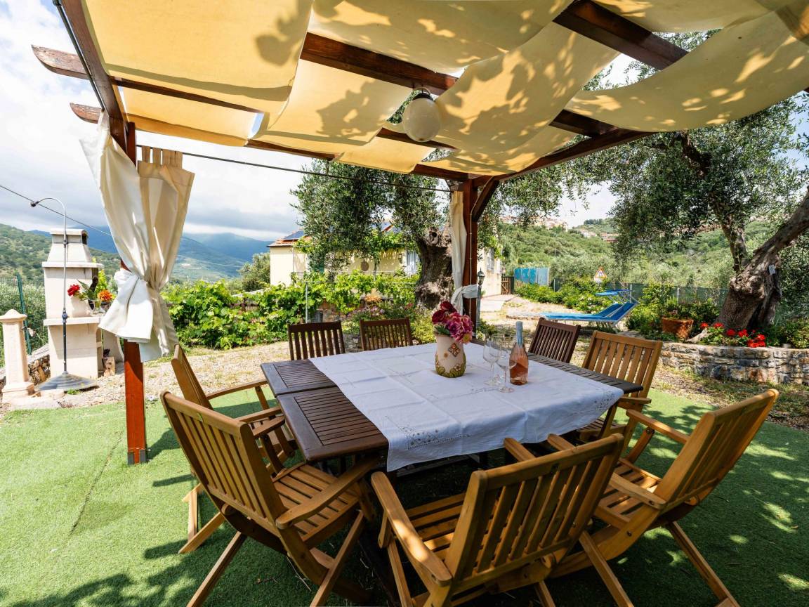 90 M² Apartment ∙ 3 Bedrooms ∙ 6 Guests - Imperia