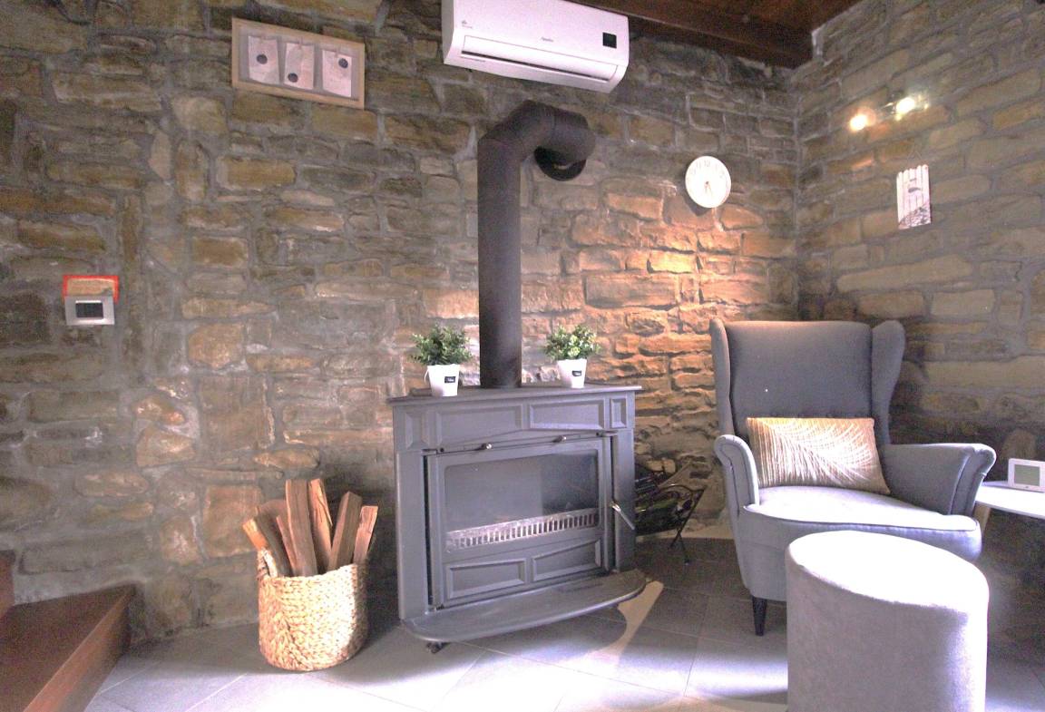 110 M² House ∙ 2 Bedrooms ∙ 6 Guests - Lopar
