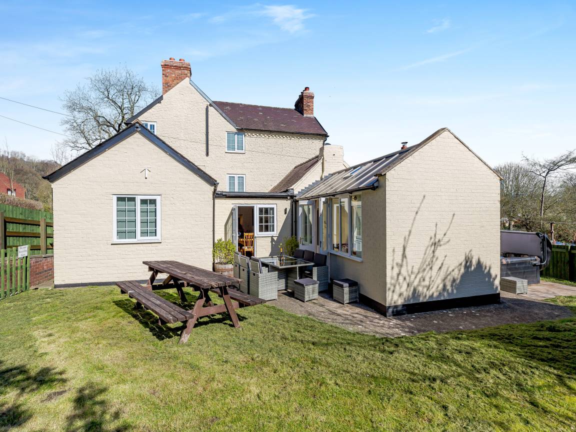 Cottage ∙ 4 Bedrooms ∙ 8 Guests - Welshpool