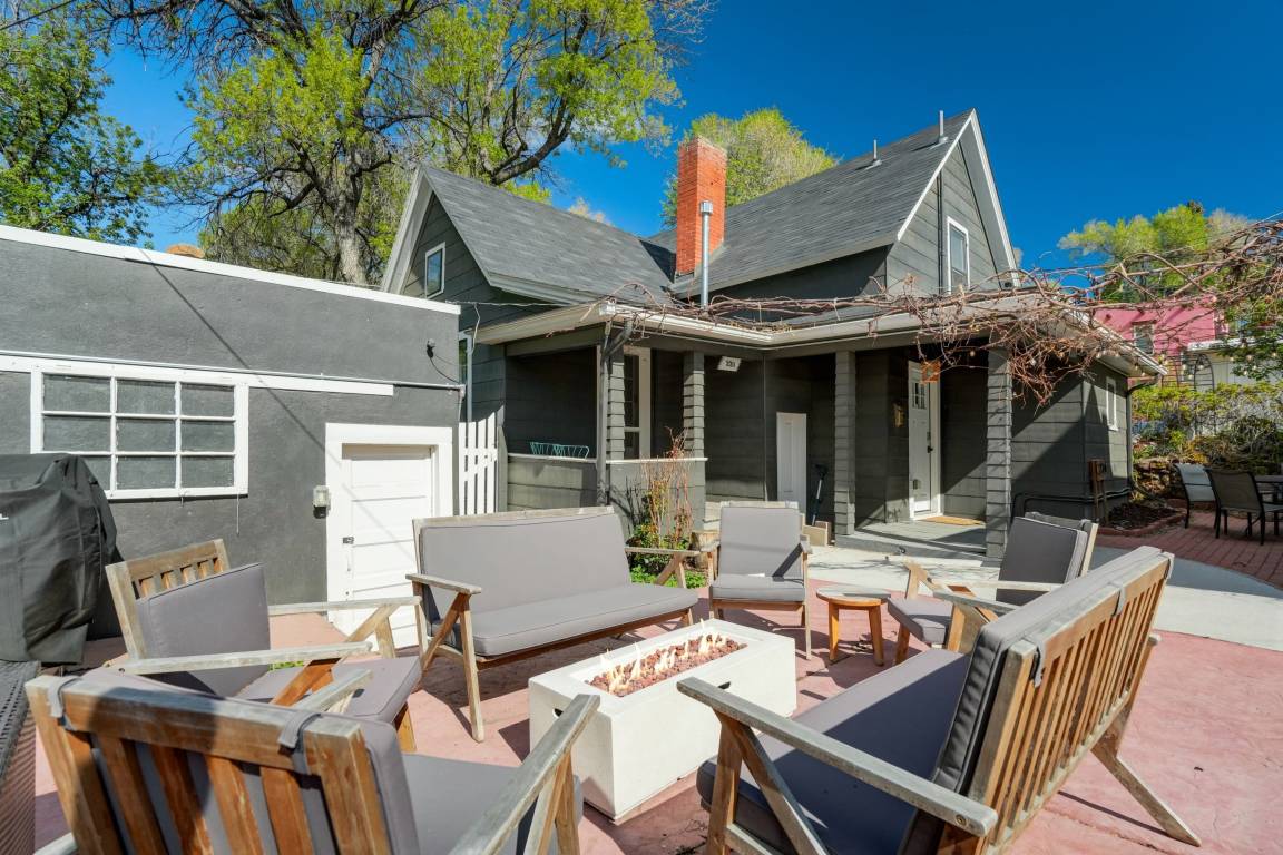 House ∙ 3 Bedrooms ∙ 6 Guests - Colorado Springs, CO