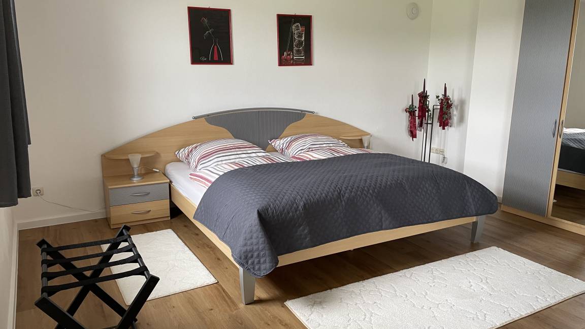 125 M² Ferienwohnung ∙ 2 Schlafzimmer ∙ 5 Gäste - Chiemsee
