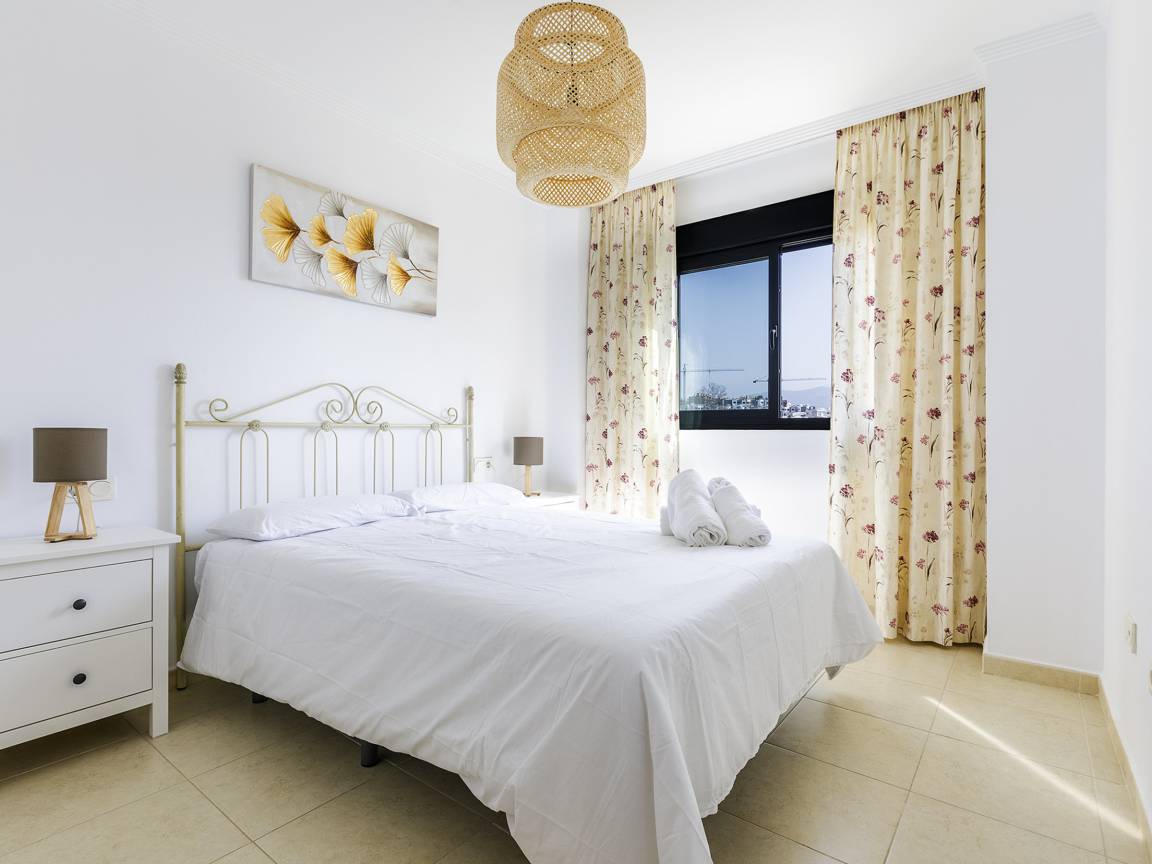 90 M² Apartamento ∙ 3 Habitaciones ∙ 6 Huéspedes - Torre del Mar