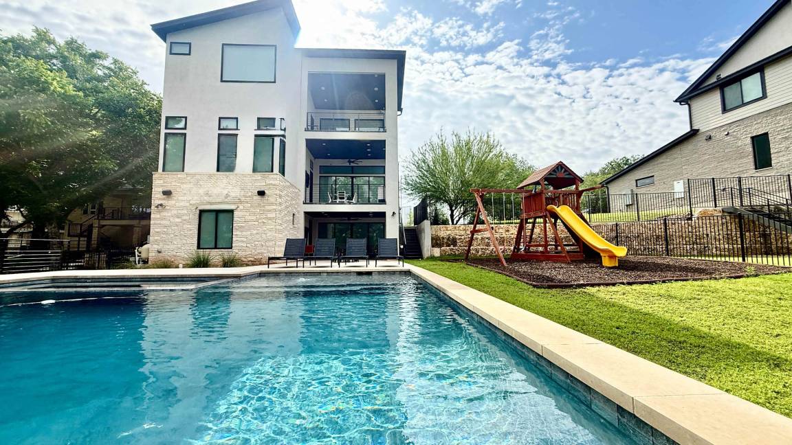 Apartment ∙ 5 Bedrooms ∙ 16 Guests - Kingsland, TX