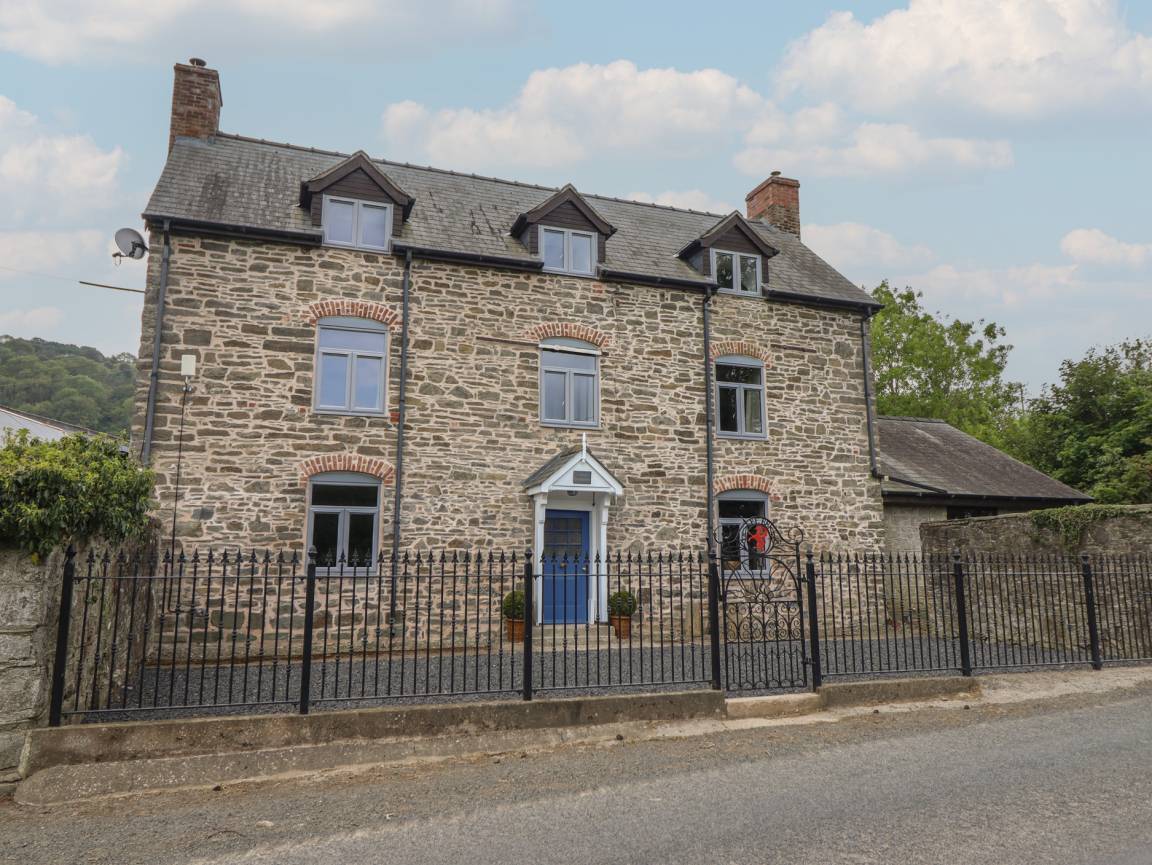 Cottage ∙ 4 Bedrooms ∙ 8 Guests - Welshpool