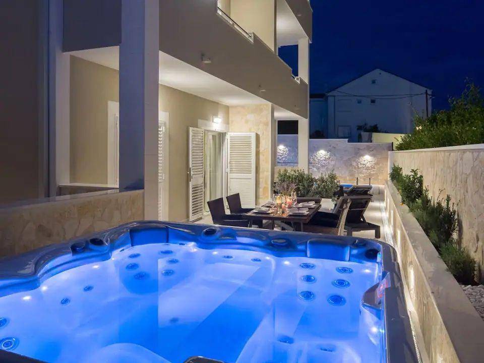 100 M² Apartment ∙ 3 Bedrooms ∙ 6 Guests - Podstrana