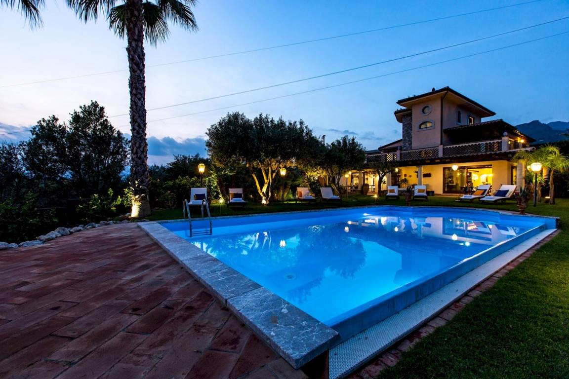 400 M² Villa ∙ 6 Bedrooms ∙ 12 Guests - Naxos