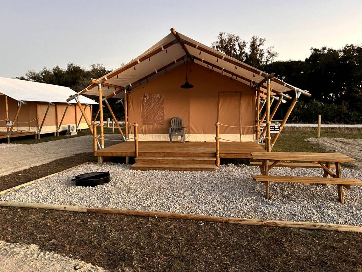 Camping ∙ 1 Habitación ∙ 6 Huéspedes - Florida