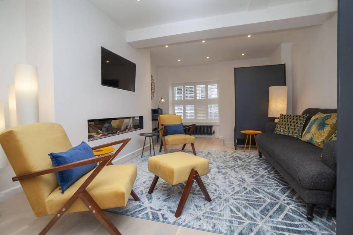 Cottage ∙ 2 Bedrooms ∙ 4 Guests - Bath