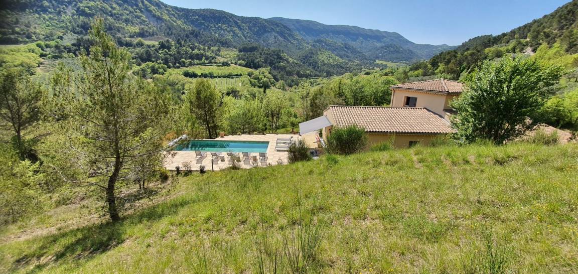 200 M² Villa ∙ 4 Bedrooms ∙ 8 Guests - Nyons