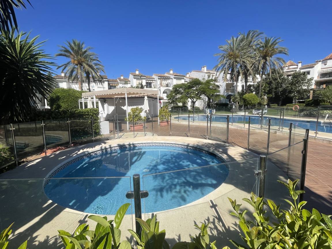 100 M² Apartment ∙ 3 Bedrooms ∙ 8 Guests - Estepona