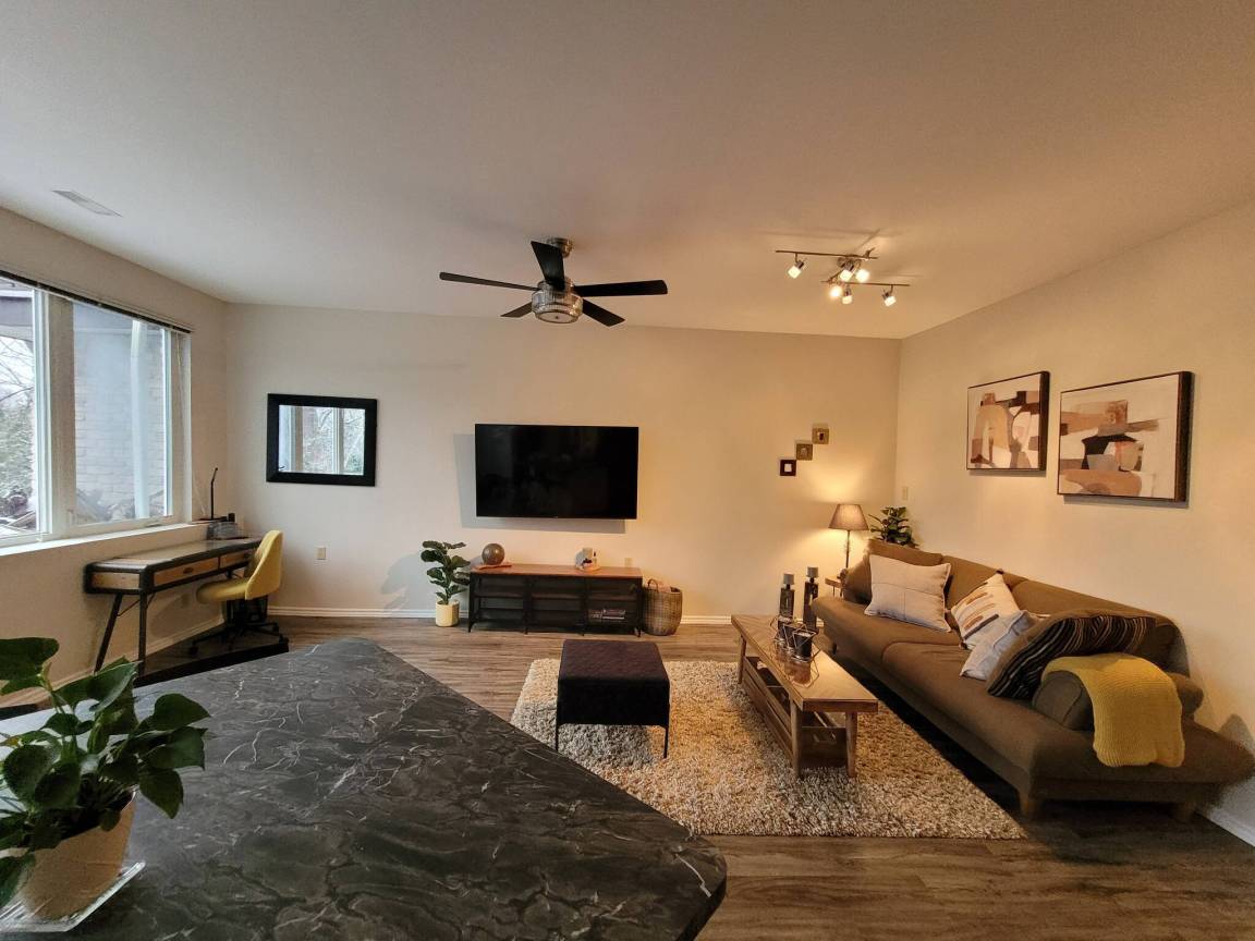 74 M² Apartamento ∙ 1 Habitación ∙ 2 Huéspedes - Hamilton, Canadá