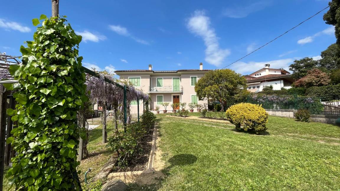 306 M² Ferienhaus ∙ 4 Schlafzimmer ∙ 7 Gäste - Lucca