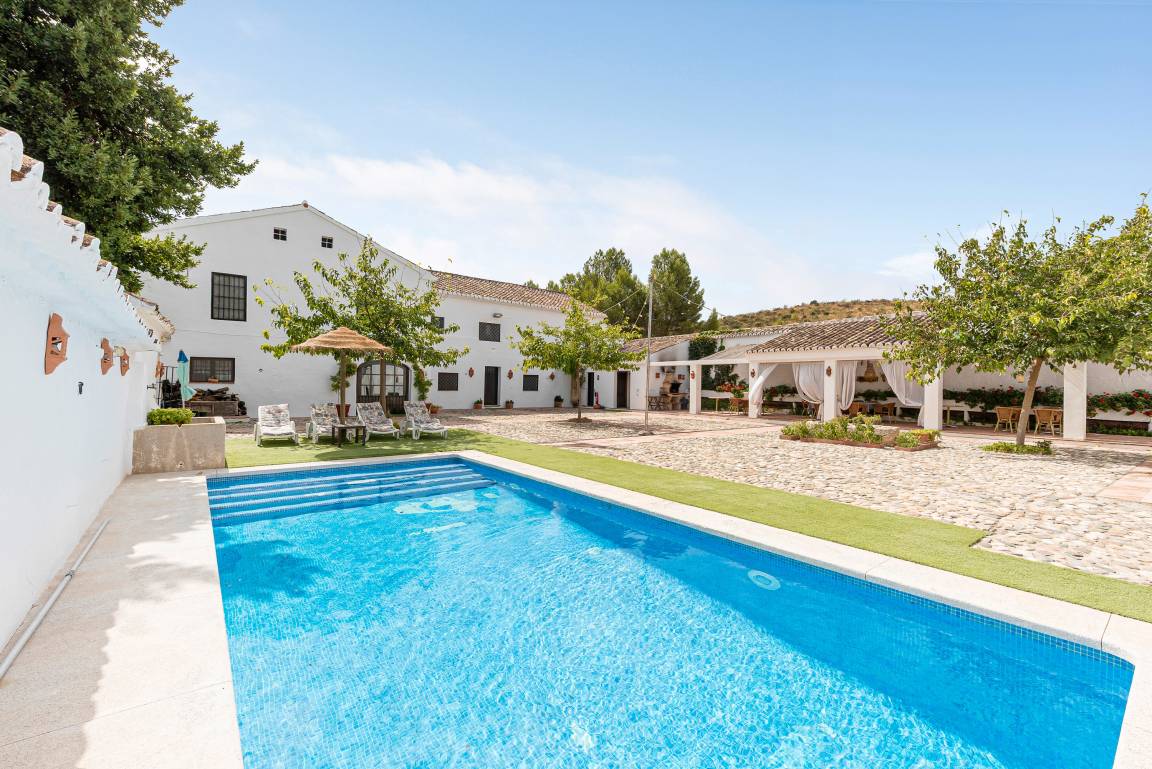 500 M² House ∙ 6 Bedrooms ∙ 20 Guests - Antequera