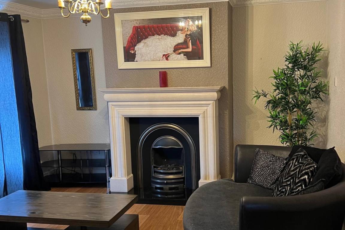 90 M² House ∙ 4 Bedrooms ∙ 6 Guests - Newry
