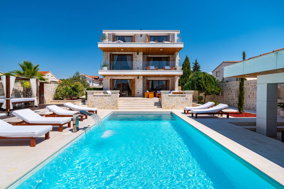 191 M² Villa ∙ 5 Bedrooms ∙ 10 Guests - Biograd na Moru