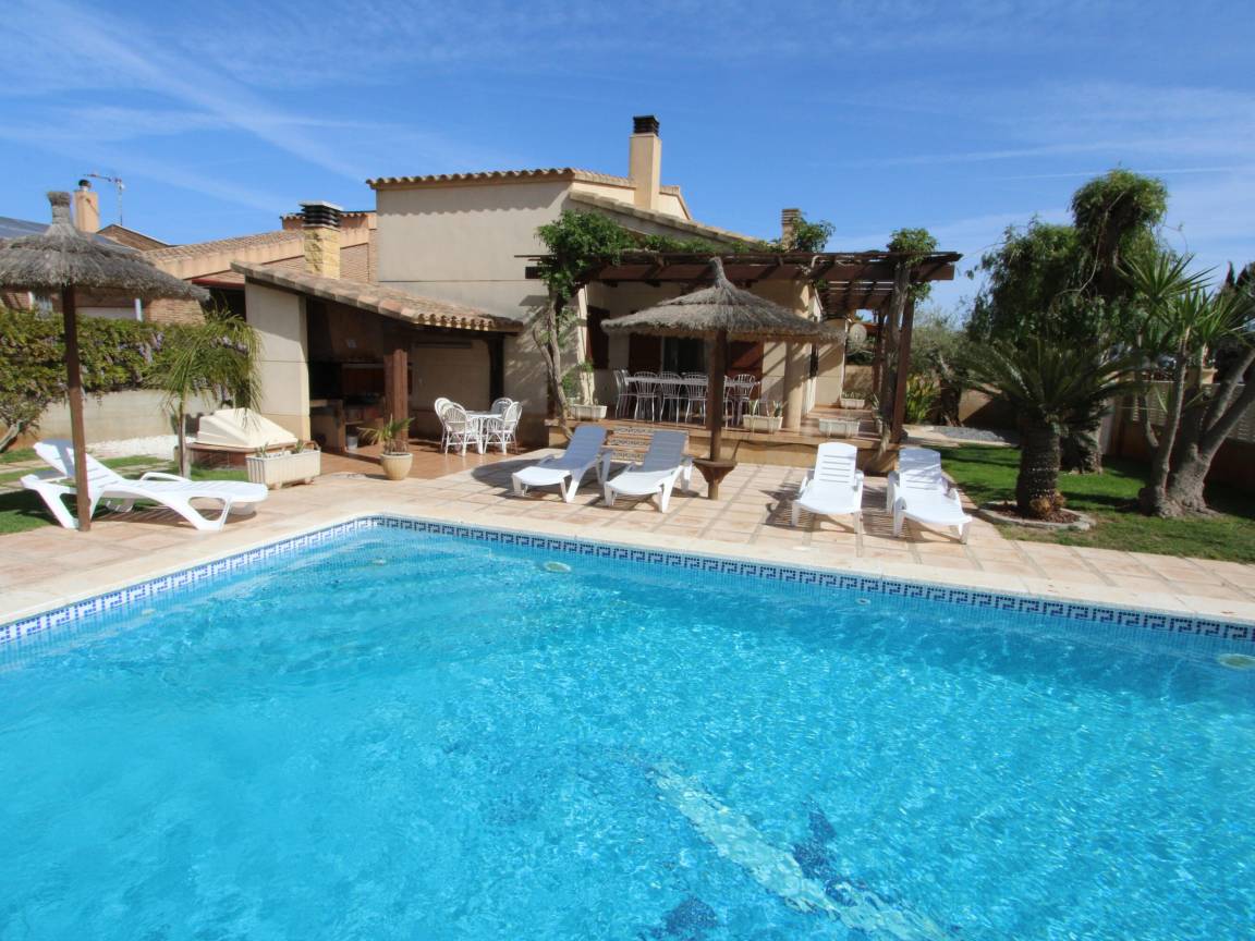 180 M² Huis ∙ 7 Slaapkamers ∙ 14 Gasten - Riumar