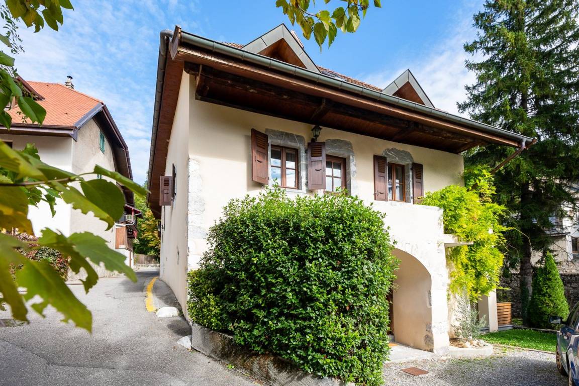 Villa ∙ 6 Bedrooms ∙ 15 Guests - Annecy