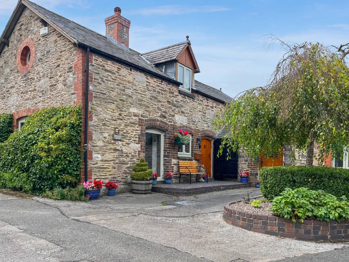 Cottage ∙ 2 Bedrooms ∙ 6 Guests - Mold