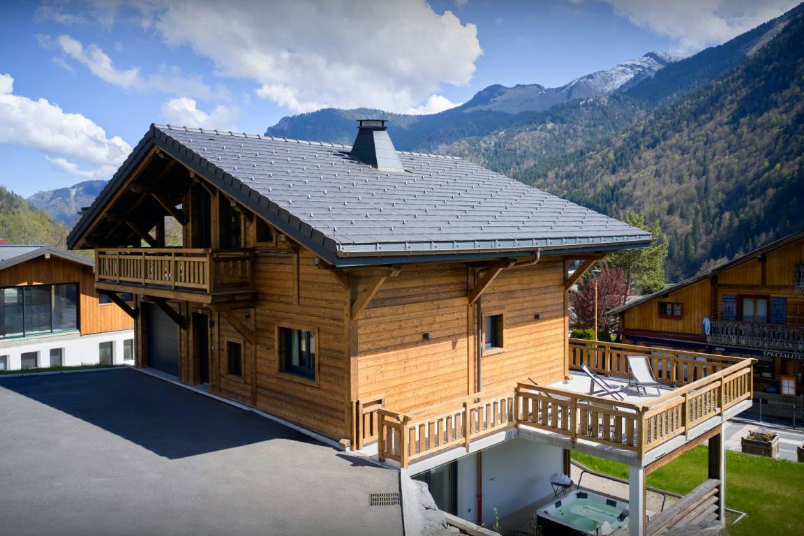 170 M² Chalet ∙ 4 Bedrooms ∙ 8 Guests - Abondance