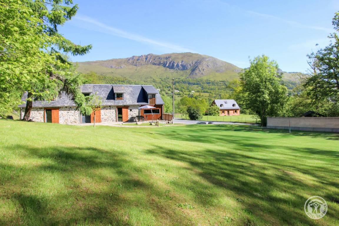 160 M² Gîte ∙ 3 Bedrooms ∙ 7 Guests - Pyrenees