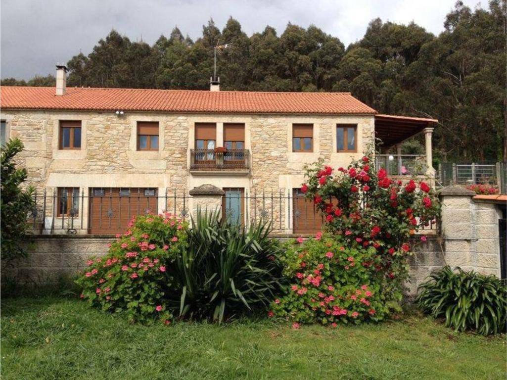 90 M² House ∙ 3 Bedrooms ∙ 8 Guests - Laxe