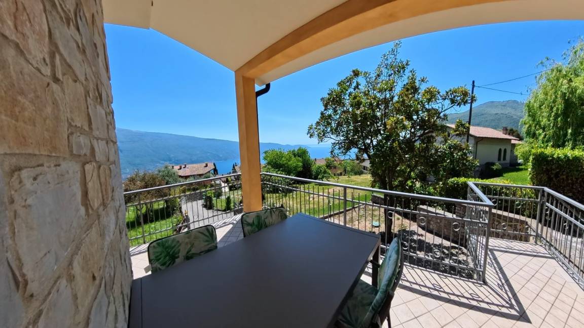 160 M² Villa ∙ 4 Bedrooms ∙ 8 Guests - Limone Sul Garda