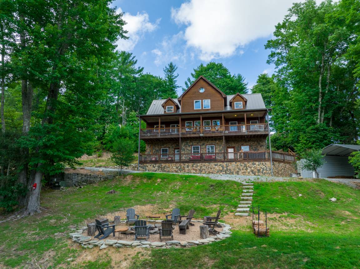 335 M² Lodge ∙ 4 Bedrooms ∙ 14 Guests - North Carolina