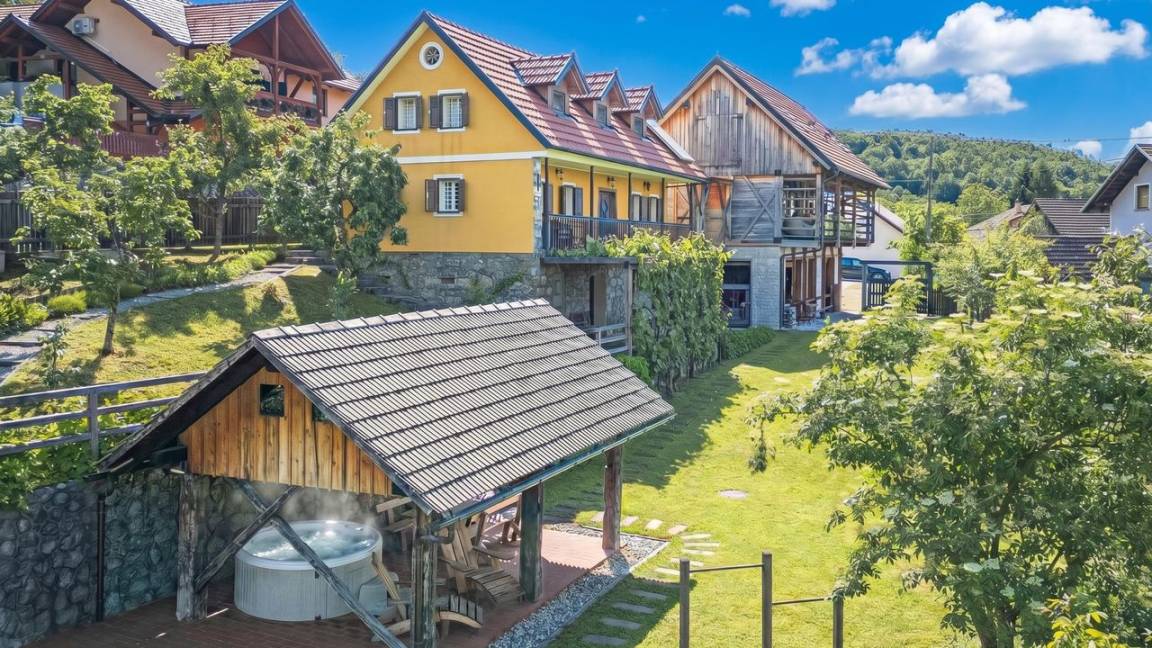 115 M² House ∙ 2 Bedrooms ∙ 8 Guests - Slovenia
