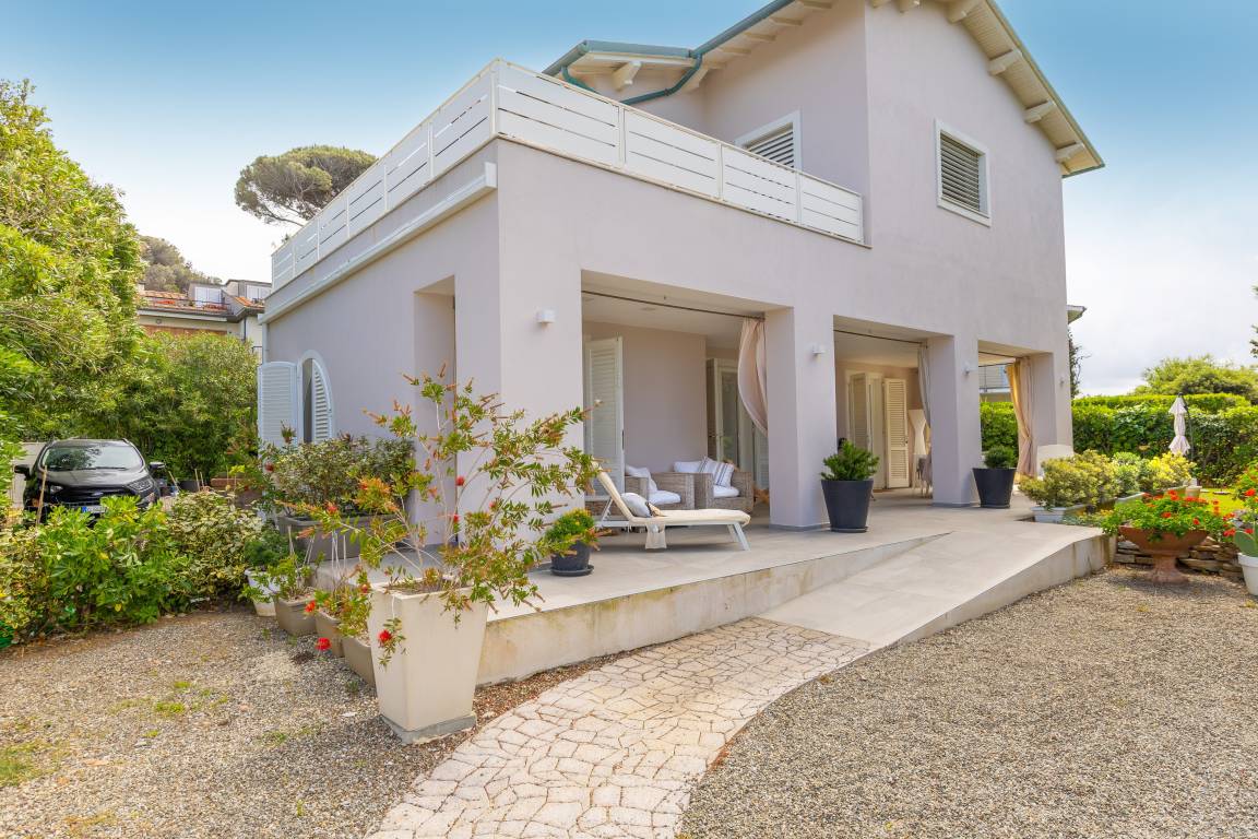 115 M² Apartment ∙ 3 Bedrooms ∙ 6 Guests - Cecina