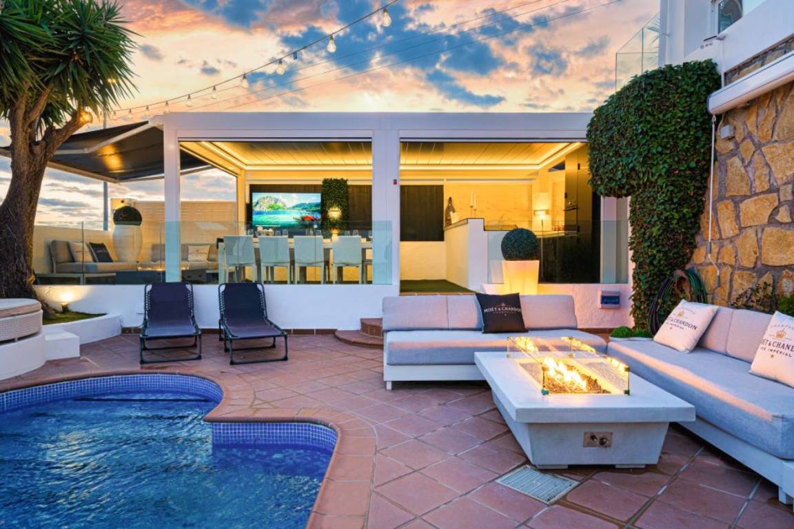200 M² Villa ∙ 4 Chambres ∙ 10 Personnes - Altea
