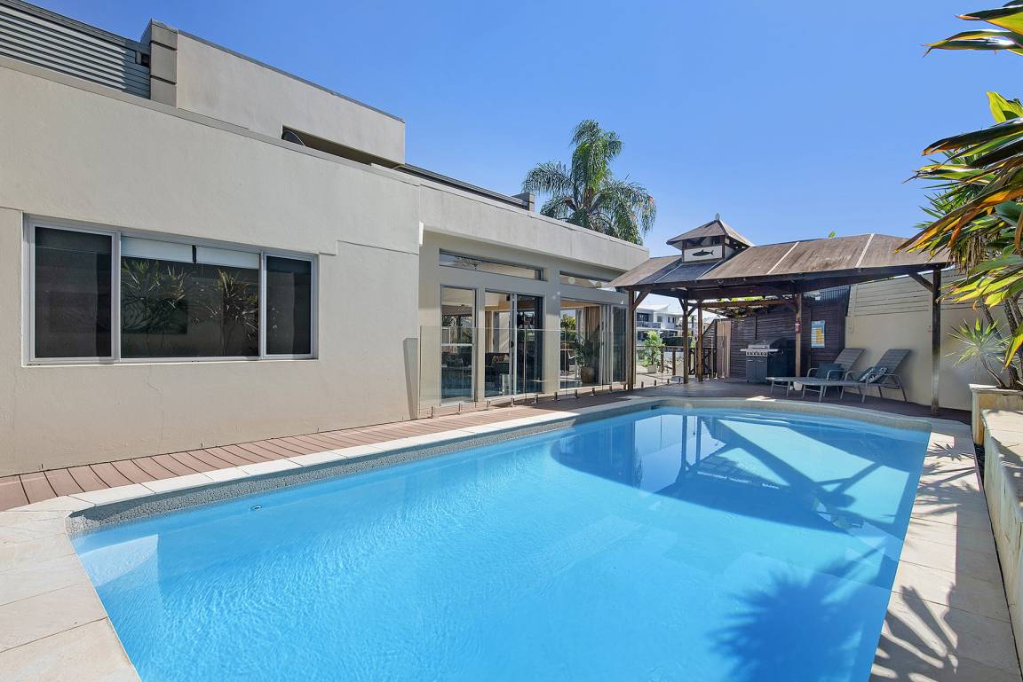 481 M² House ∙ 5 Bedrooms ∙ 10 Guests - Broadbeach