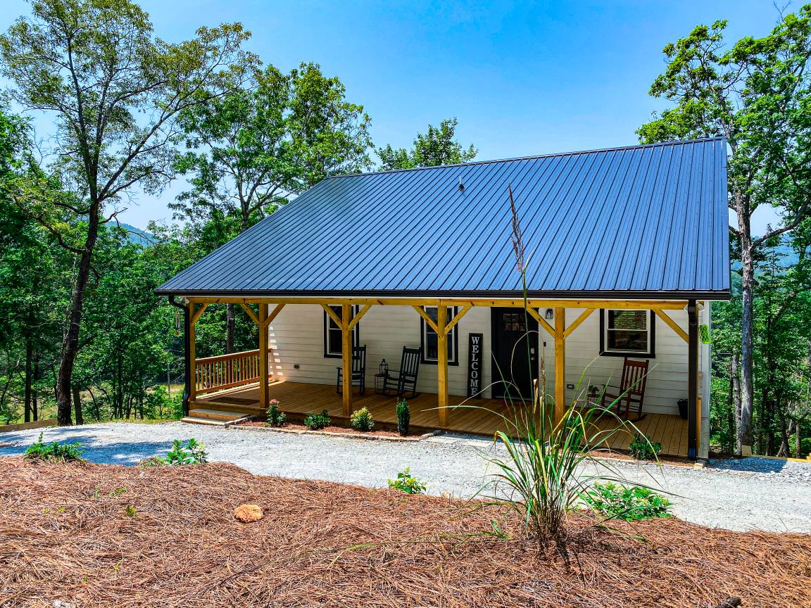 88 M² House ∙ 2 Bedrooms ∙ 6 Guests - Franklin, NC