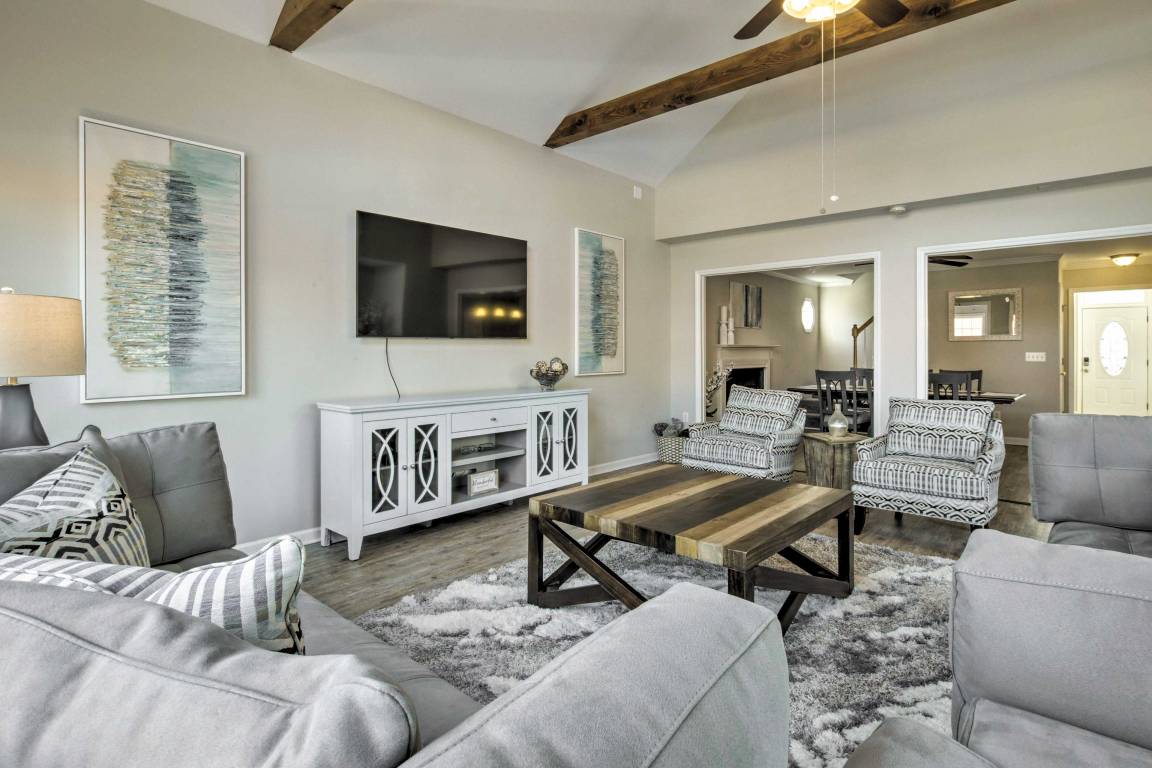 222 M² House ∙ 5 Bedrooms ∙ 16 Guests - Graham-Mebane Lake