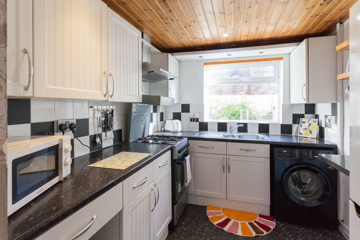 85 M² House ∙ 3 Bedrooms ∙ 7 Guests - Liverpool Hope University