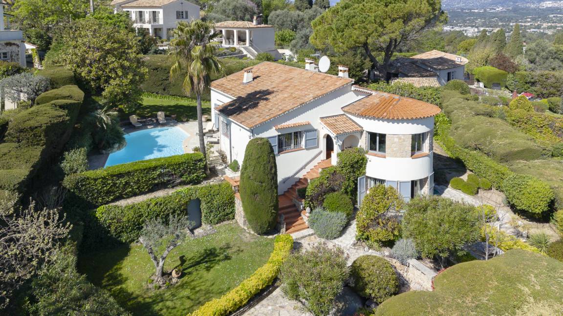 250 M² Villa ∙ 4 Bedrooms ∙ 8 Guests - Mougins