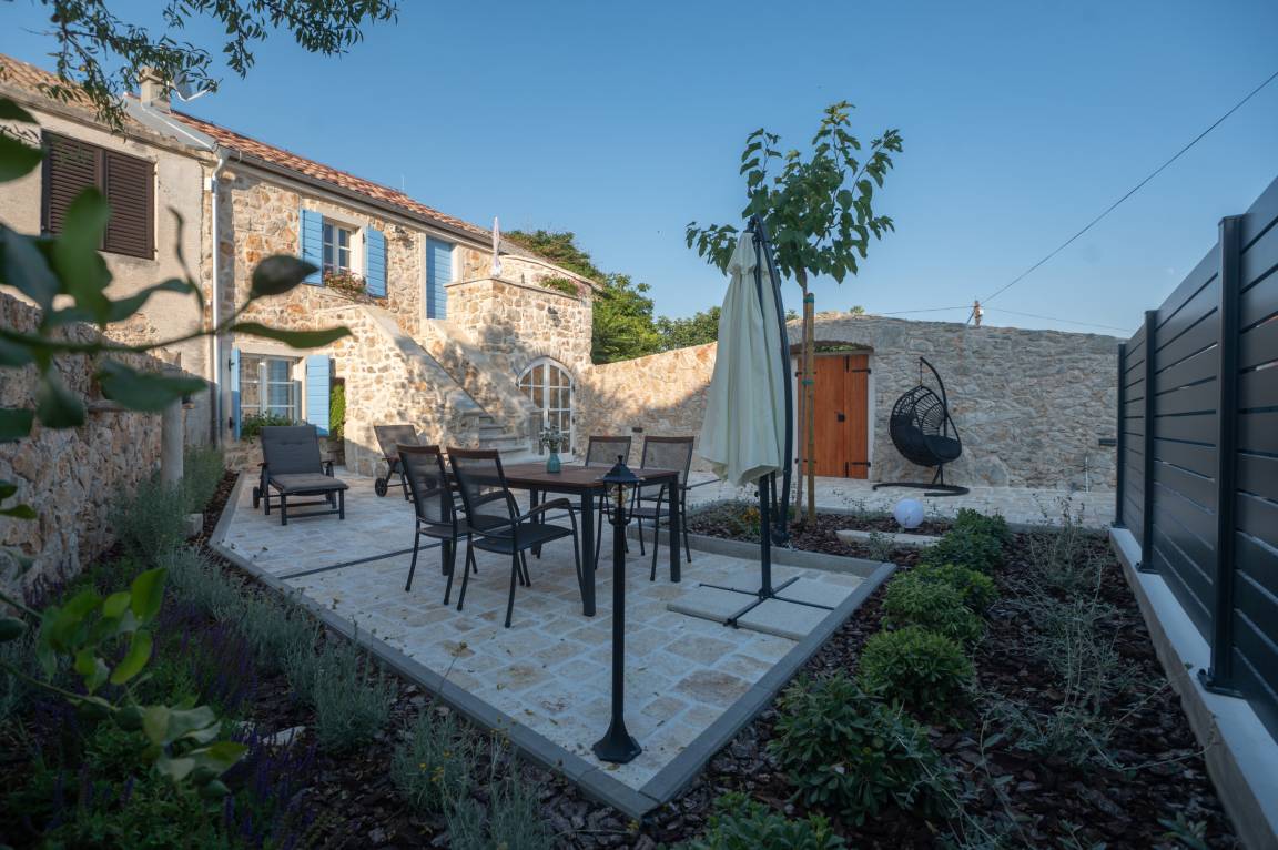 55 M² House ∙ 2 Bedrooms ∙ 5 Guests - Vir