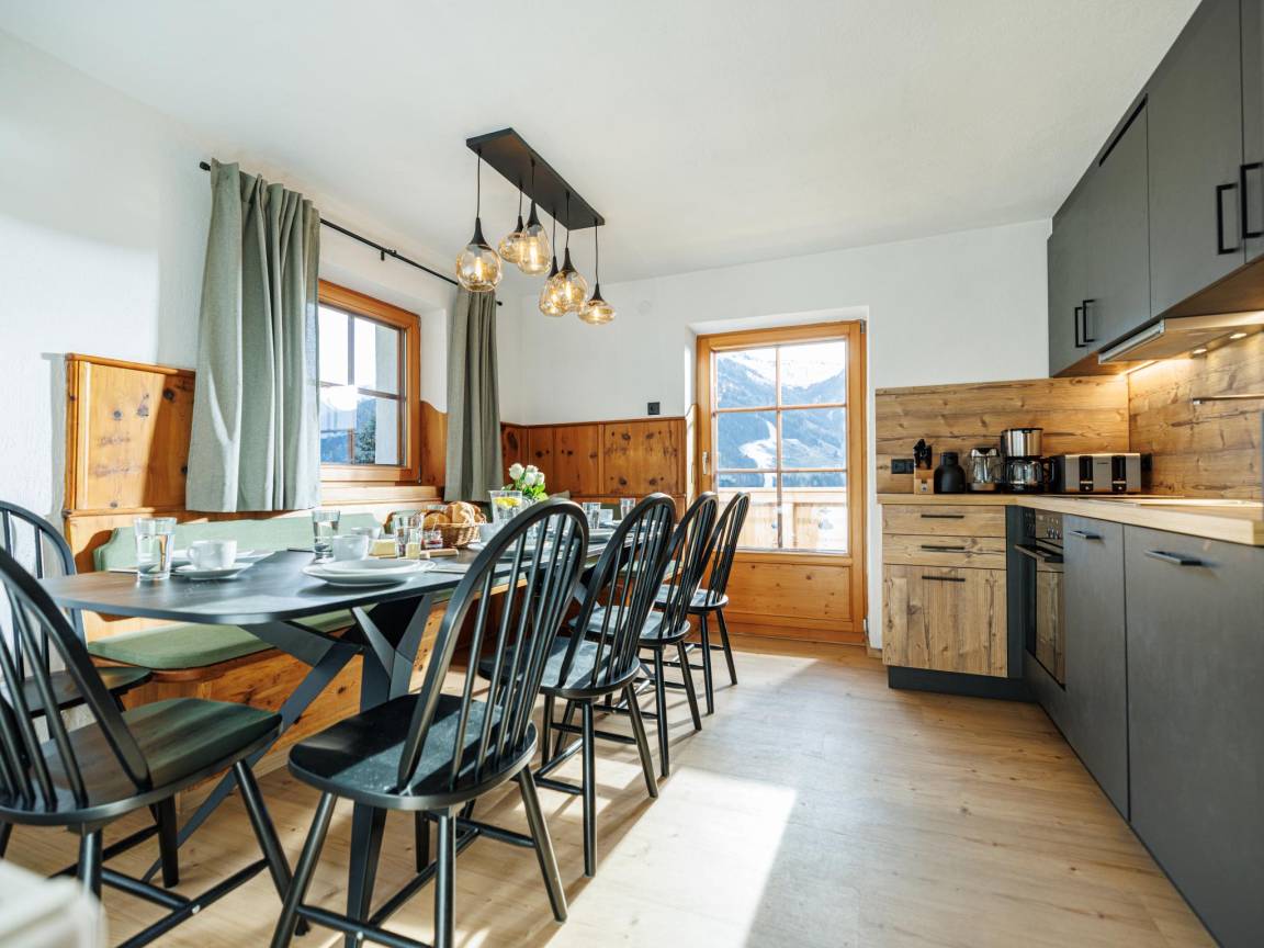150 M² Chalet ∙ 4 Bedrooms ∙ 12 Guests - Alpbach