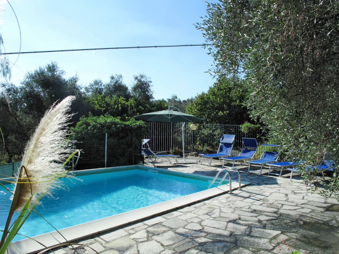 65 M² Ferienhaus ∙ 2 Schlafzimmer ∙ 5 Gäste - Dolcedo