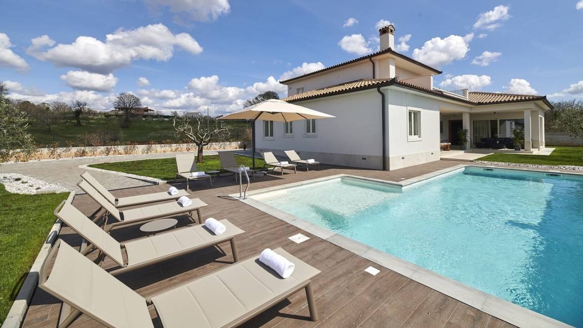 240 M² Villa ∙ 4 Bedrooms ∙ 8 Guests - Rovinj